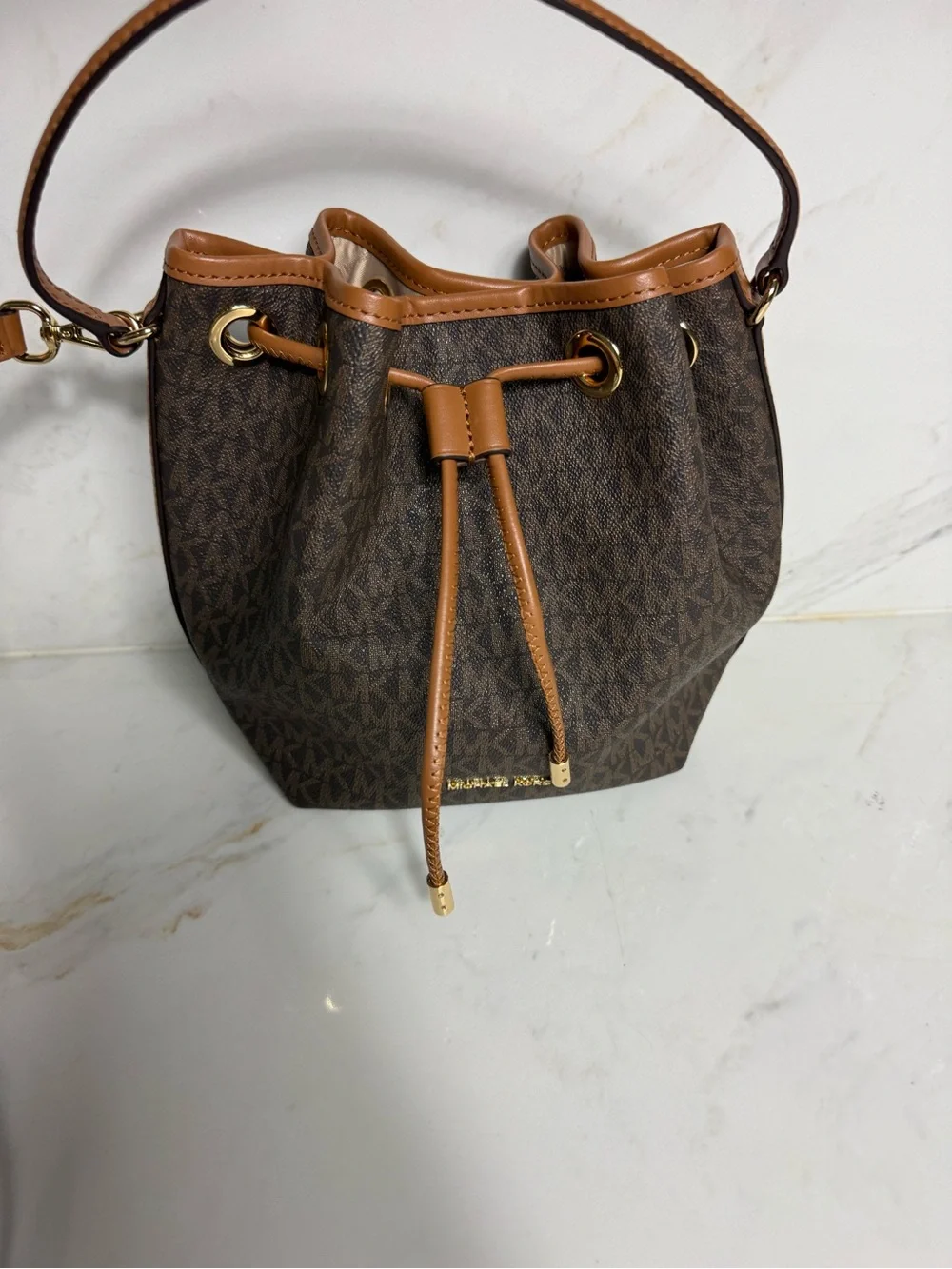 Michael Kors | Bags | Nwt Michael Kors Avery Medium Signature Logo ...